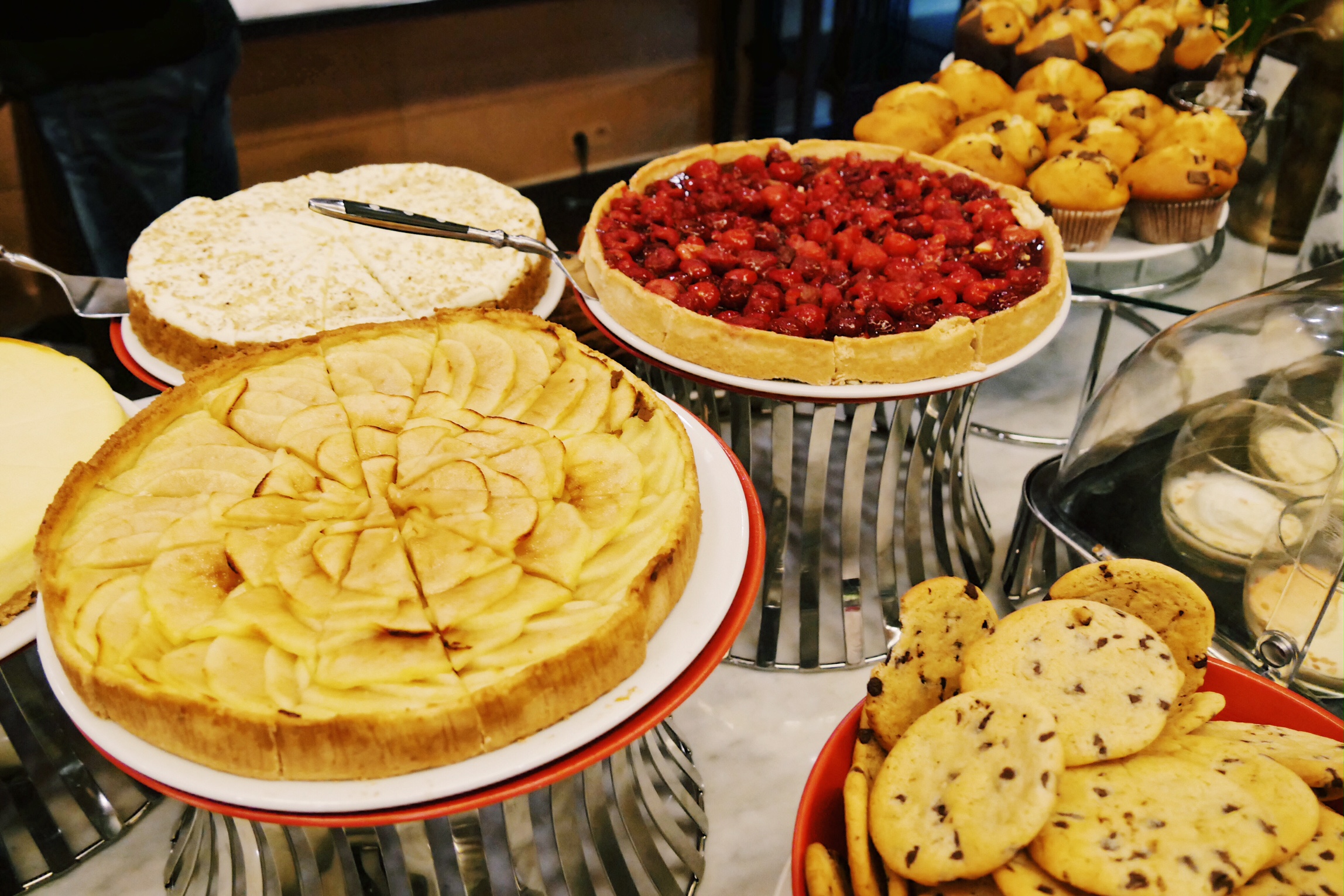 Brunch-restaurant-le-W-Hotel-Warwick-Paris-buffet-sucré-tarte-pomme ...